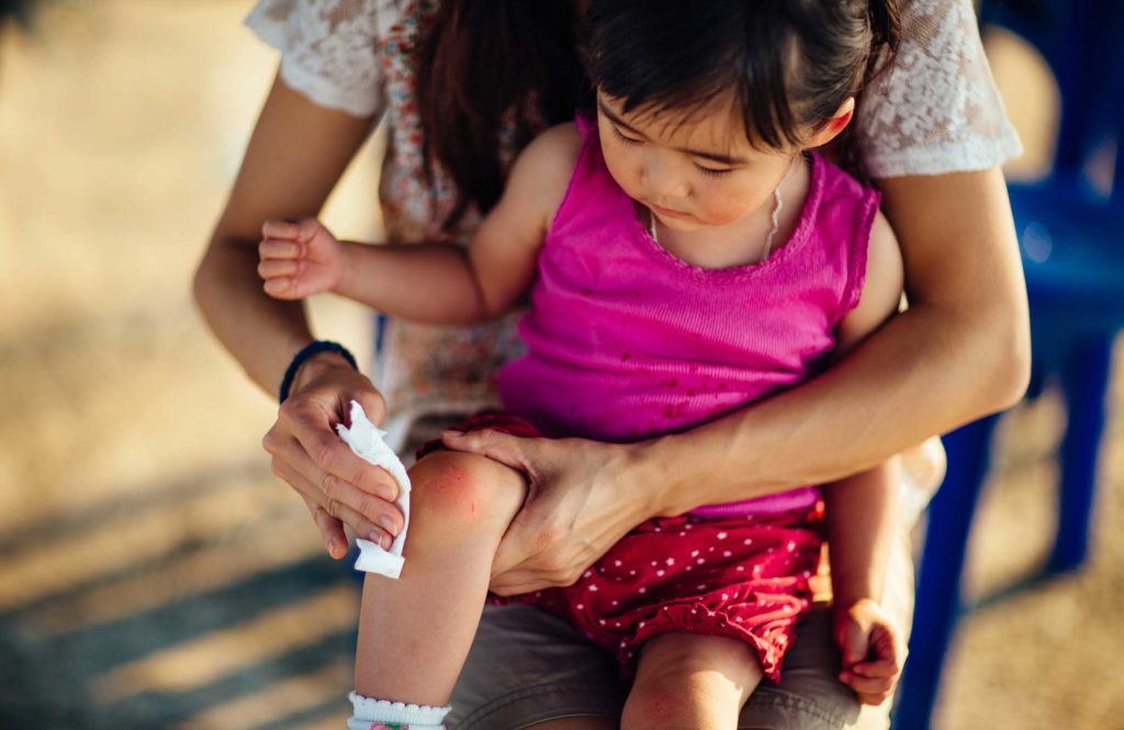 9 signs of an infected cut or scrape you should never ignore | Reader's ...