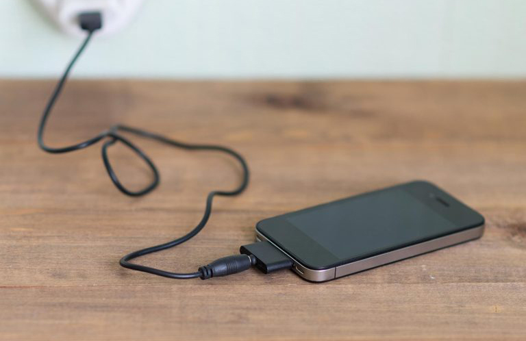 Here’s how to charge your phone faster | Reader's Digest Australia