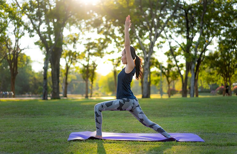 6 major benefits of doing yoga every day, from experts | Reader's ...