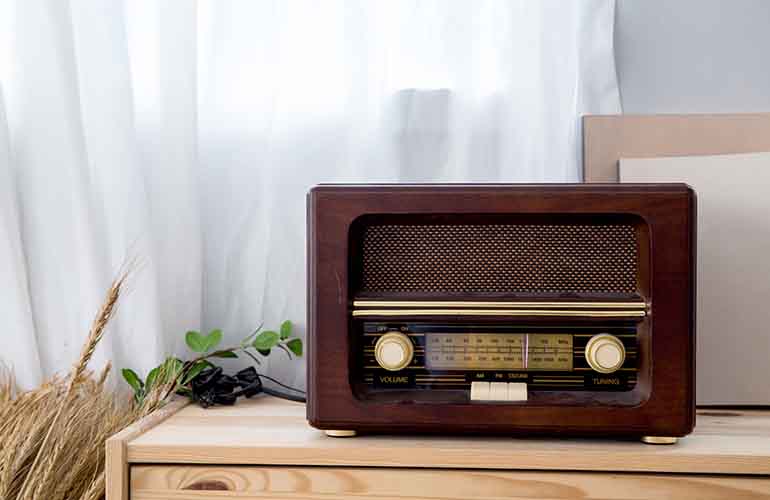 MY STORY On the Crest of the Airwaves | Reader's Digest Australia