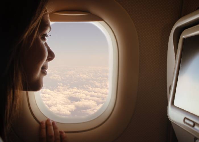 Pilot explains why plane windows are rounded | Reader's Digest Australia